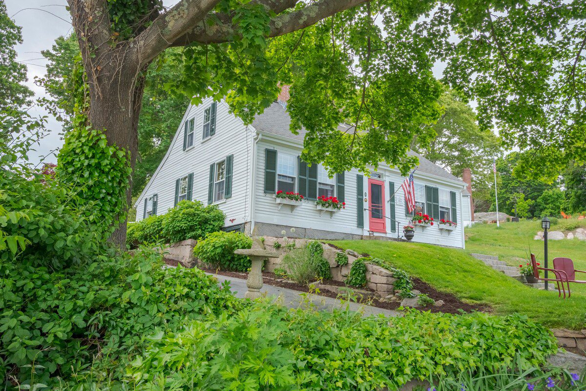 Cheery Mystic Village Capt Burrows Home+Cove View - Mystic Vacation Rentals